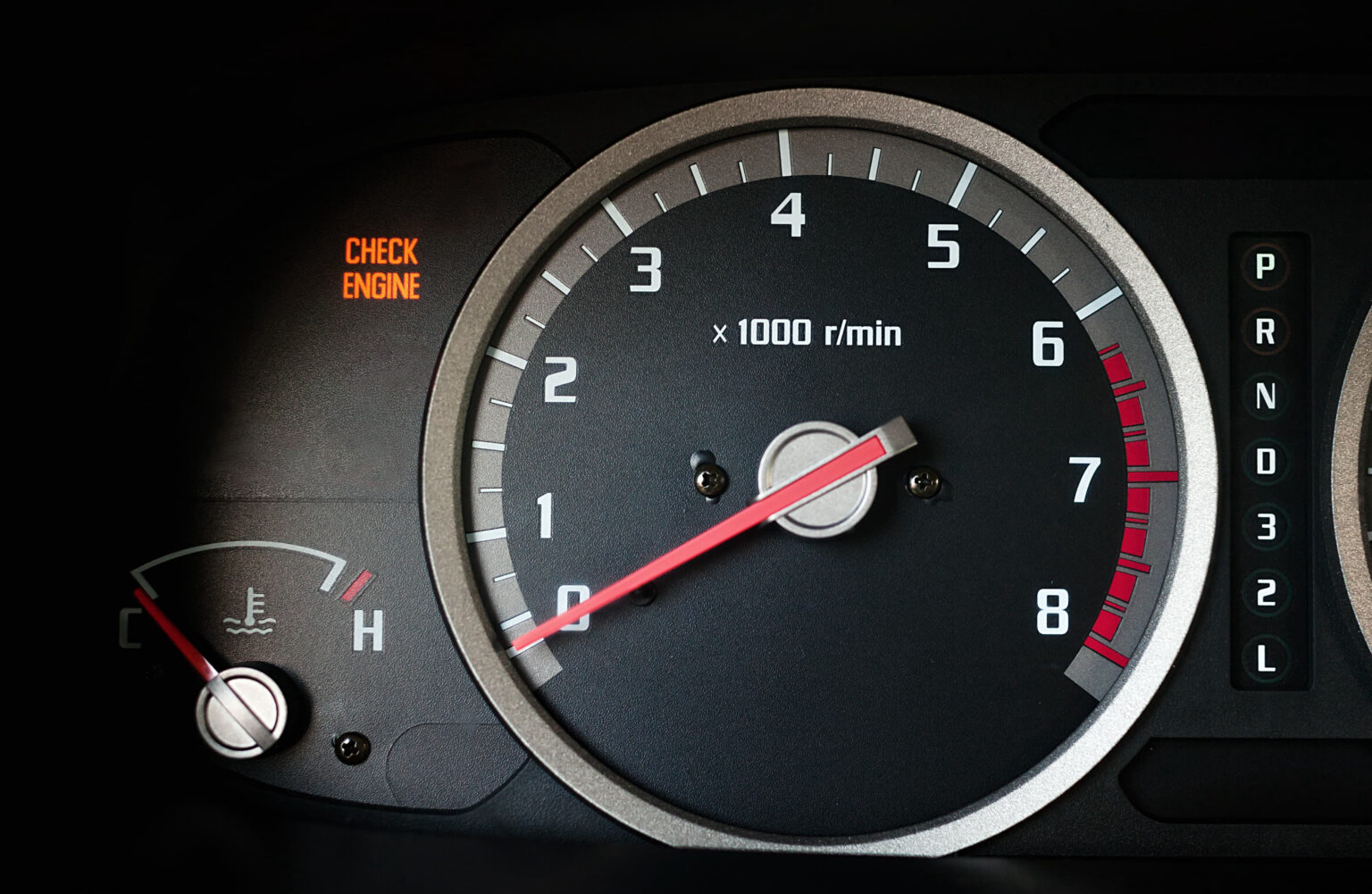 Descubre los códigos de falla del check engine en tu Jeep